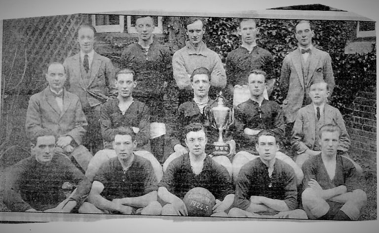 Les Roberts's collection - soccerscrapbook